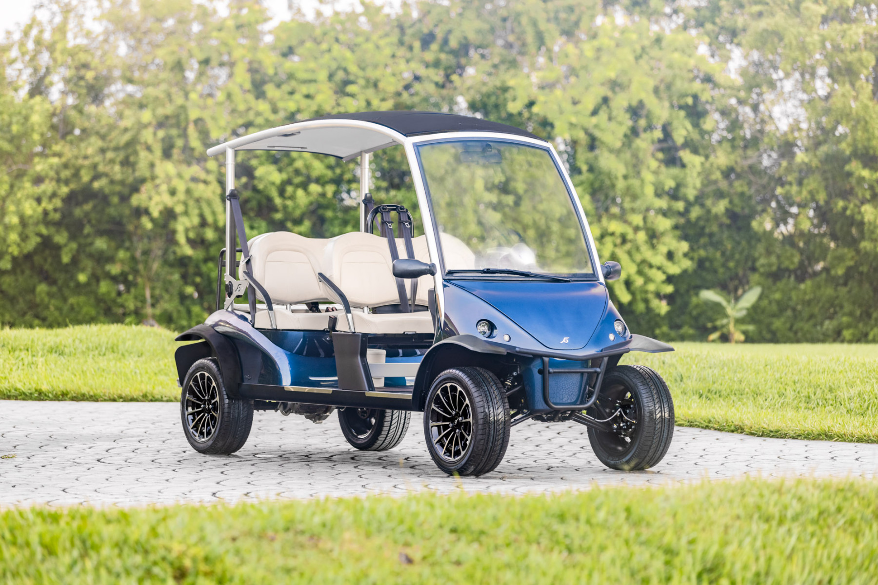 A Golf Car lifted from Factory - Garia Luxury Golf Car